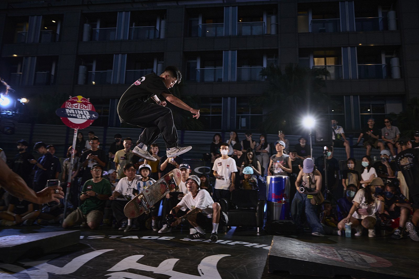 Red Bull Mind the Gap由滑板好手曹仕勳二度獲冠，也贏得到法國Red Bull Bowl Rippers的觀摩機會，將與世界 ...